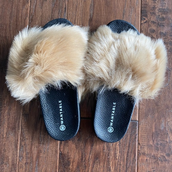 wantable | Shoes | Wantable Brand Faux Fur Slides Sz 7 | Poshmark